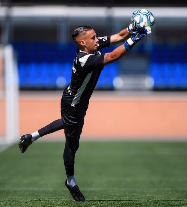 El club ficha por dos años al meta Adrián Álvarez y lo cede al Luarca ...